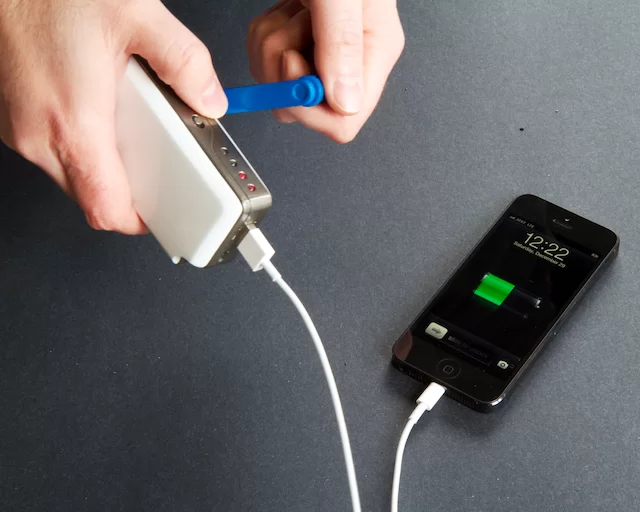 SOSCharger, Charger Ponsel dengan Engkol Tangan • Jagat Review