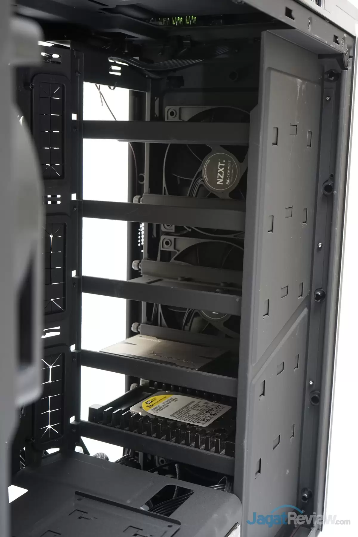 Hands-On Review NZXT H440 Razer Edition: Casing Mid-Tower Mewah Ala ...