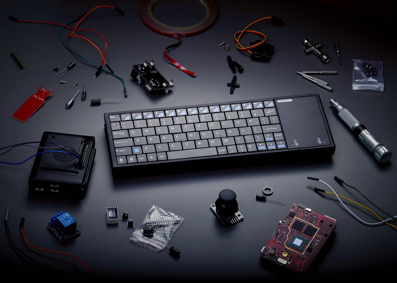 Pentaform Luncurkan AbacusBasic, PC Unik yang Jadi Satu dengan Keyboard ...