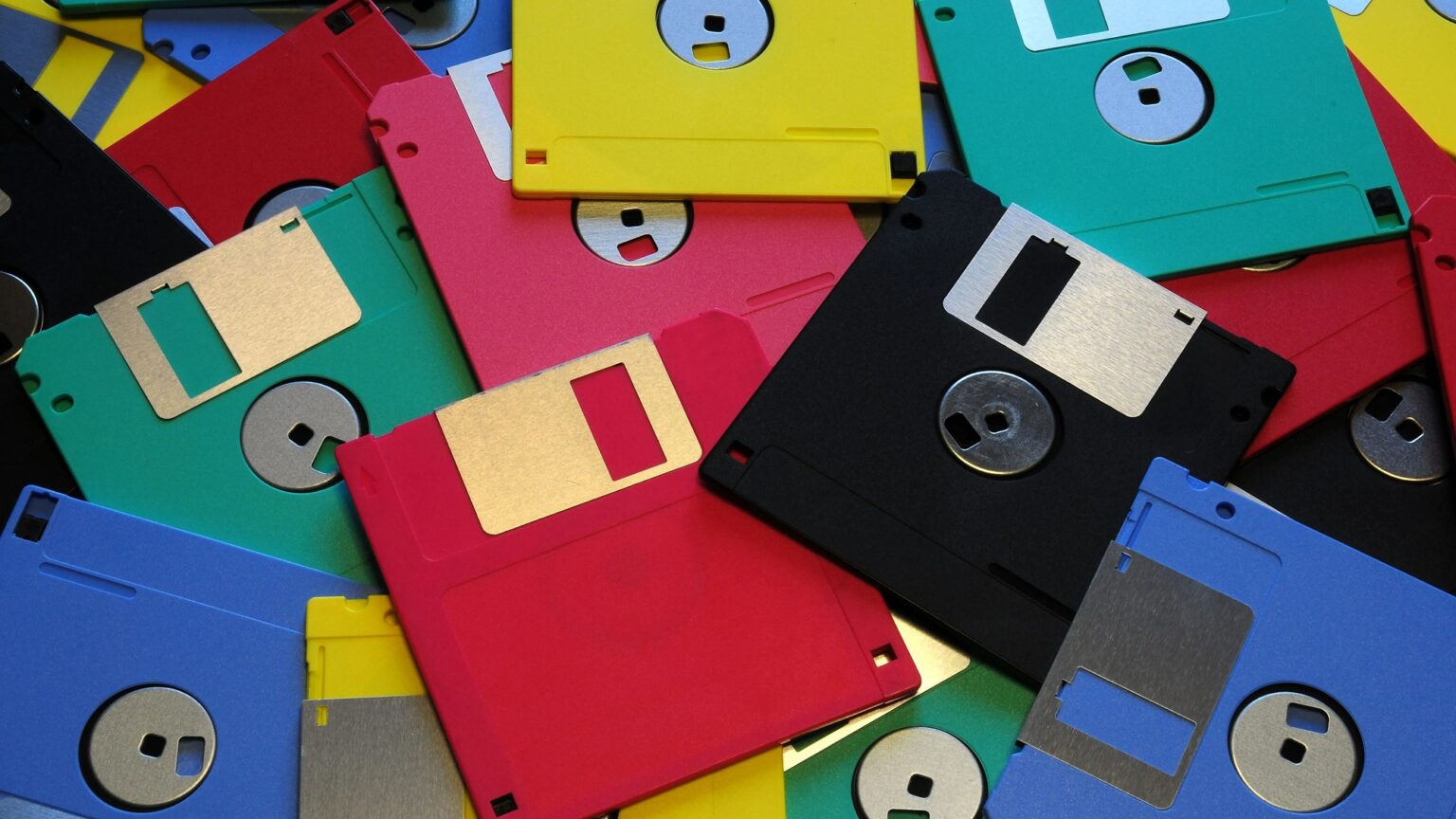 Nostalgia Teknologi: Floppy Disk • Jagat Review