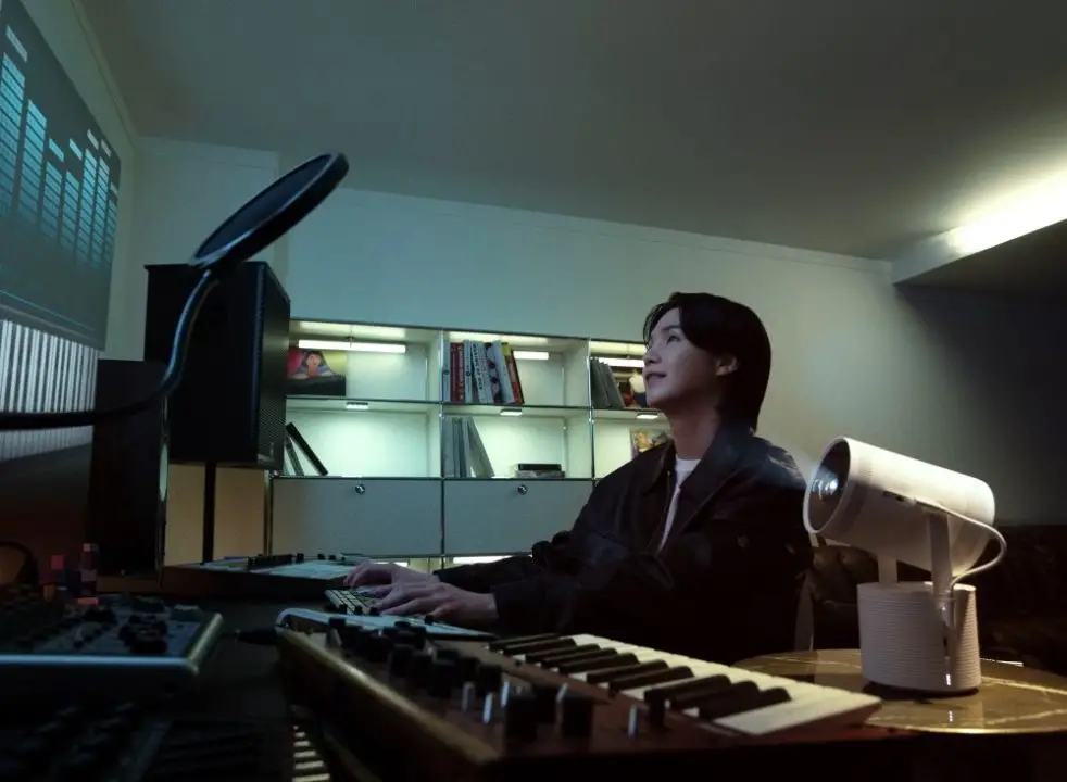 SUGA BTS Tampil di Video Komersial Samsung The FreeStyle 2.0 • Jagat Review
