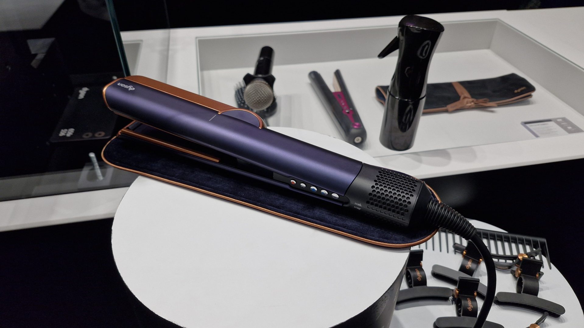 Dyson Luncurkan Airstraight Straightener, Pengering Sekaligus Pelurus ...